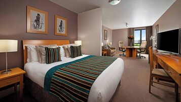 Suite (Lifestyle) | Cofre no quarto, secretária, ferro/tábua de engomar, Wi-fi grátis 