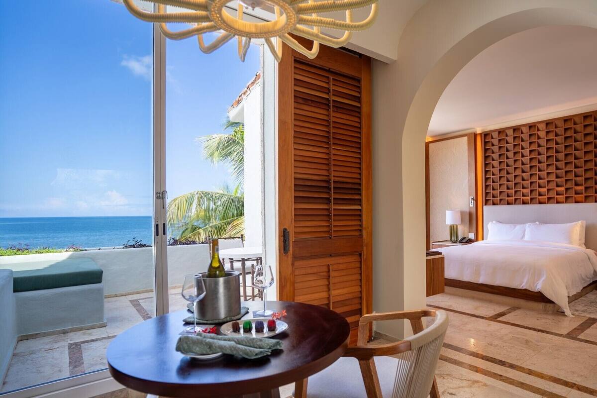 Luxury Suite Ocean Front King with Private Pool & Outdoor Shower Diamond Club | Roupa de alta qualidade, edredões de penas, camas de colchão pillowtop 