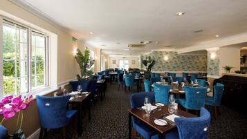 Pequenos-almoços e jantares servidos