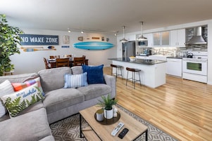 Apartamento standard, 1 cama King, para não fumantes, cozinha (Living Room, Full Kitchen) | Roupas de cama antialérgicas, Wi-Fi de cortesia, roupa de cama