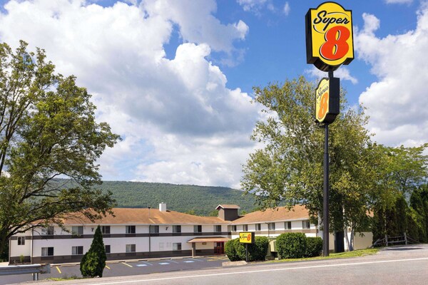 Super 8 By Wyndham Burnham/lewistown - Pennsylvania