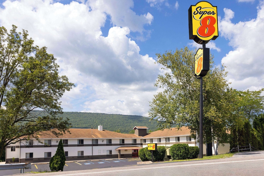 Super 8 By Wyndham Burnham/lewistown - Pennsylvania