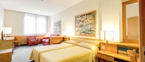 Roupas de cama premium, edredons de pluma, frigobar, cofres nos quartos