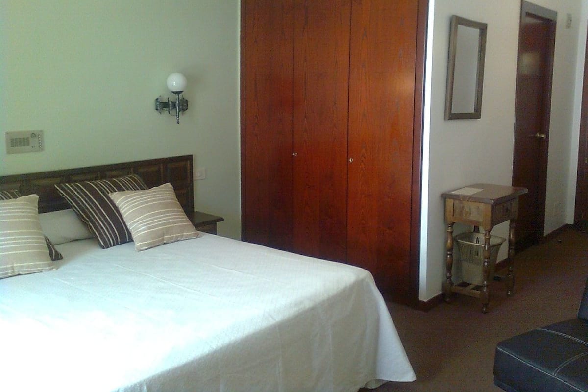 Quarto família | 1 quarto, frigobar, cofres nos quartos, escrivaninha