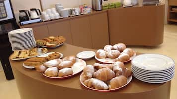 Pequeno-almoço tipo buffet diário (10 EUR por pessoa)