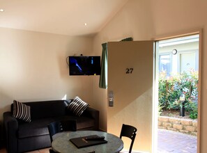 Quarto Duplo Comfort | Sala de estar | Televisor LCD de 32 polegadas com canais digitais, televisor