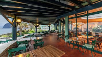 Café da manhã, almoço e jantar