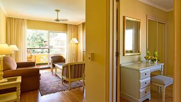 Quarto superior (Family) | Escrivaninha, quartos à prova de som, berços grátis, Wi-Fi de cortesia