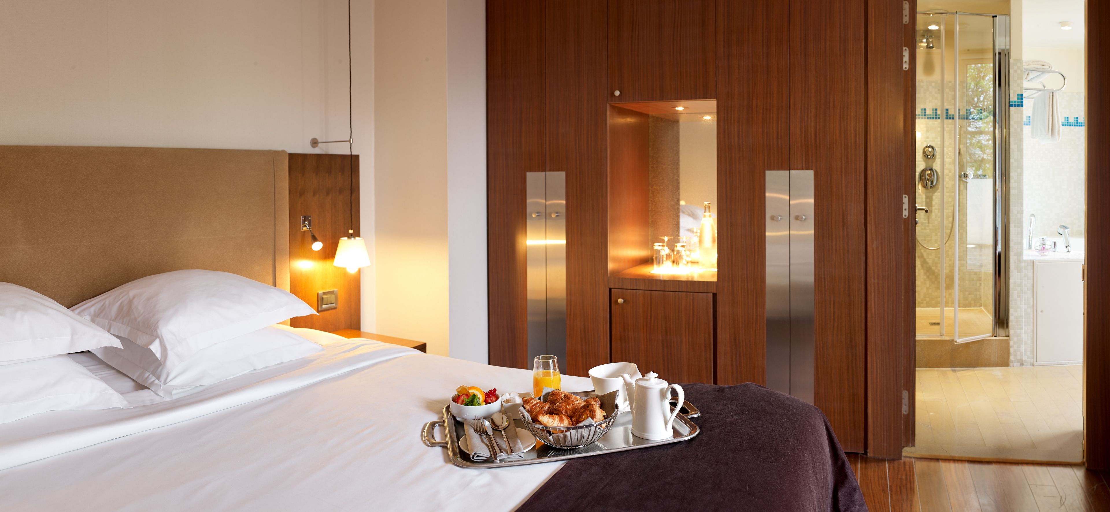 Radisson Blu Hotel Champs Elysées, Paris in Paris: Find Hotel Reviews ...