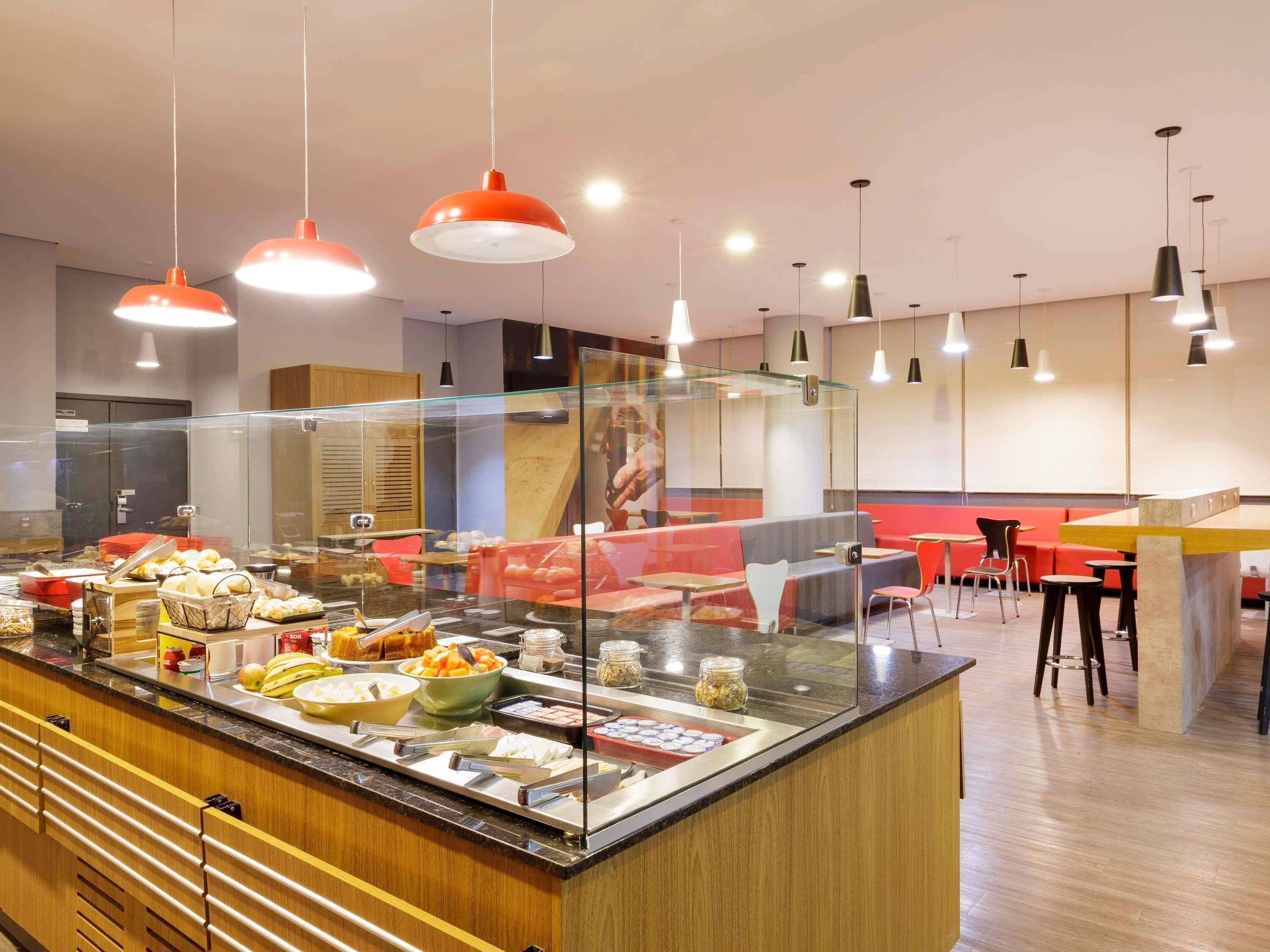 Pequeno-almoço tipo buffet diário (54 BRL por pessoa) 