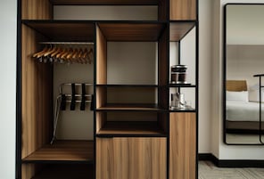 Roupas de cama premium, edredons de pluma, cofres nos quartos