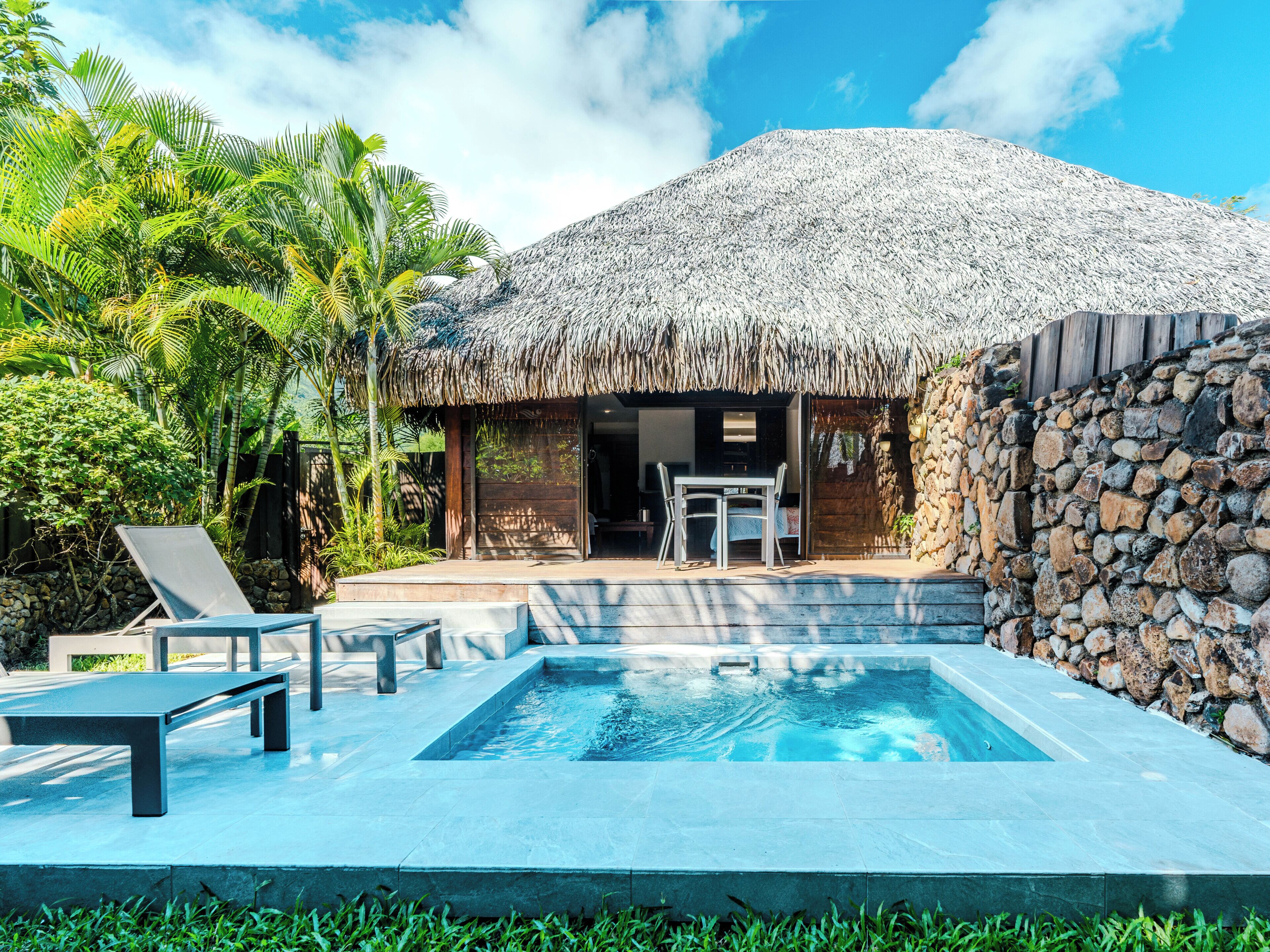 Bungalow, piscina privativa, junto ao jardim | Roupa de alta qualidade, minibar, cofre no quarto, secretária 