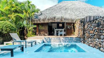 Bungalow, piscina privativa, junto ao jardim | Roupa de alta qualidade, minibar, cofre no quarto, secretária