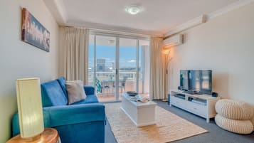 Apartamento, 1 quarto | Sala de estar | TV LCD 40 polegadas com canais digitais, TV