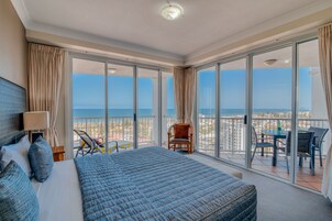 Penthouse Panorâmica, 2 quartos, vista para o oceano (2 Bed Sub) | Cofre no quarto, com decoração personalizada