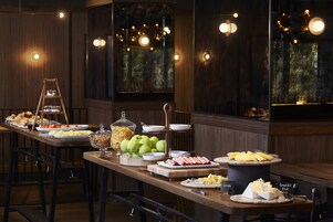 Pequenos-almoços e jantares servidos 