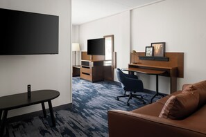 Quarto, 1 cama King e sofá-cama, para não fumantes | 1 quarto, escrivaninha, espaço de trabalho para notebook