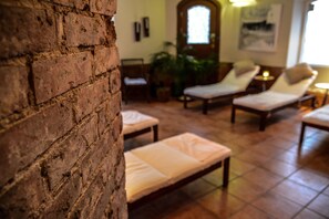 Sauna seca, banheira de hidromassagem, fontes termais/minerais