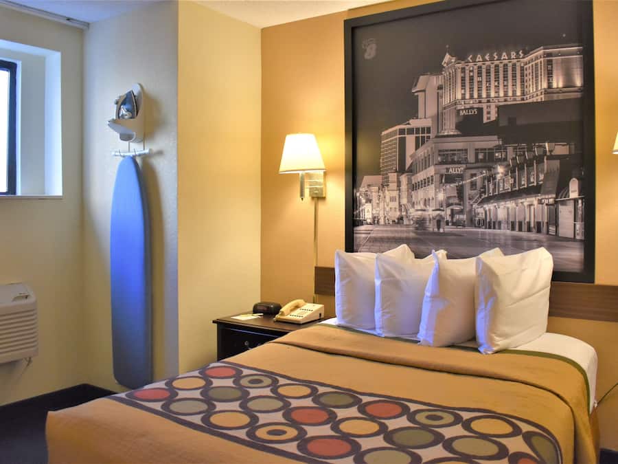 Escrivaninha, ferros/tábuas de passar roupa, Wi-Fi de cortesia