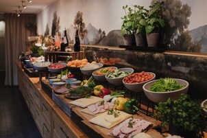 Café da manhã com buffet grátis