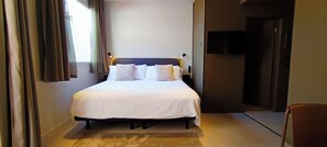 Estúdio Comfort, terraço, na torre | Edredões de penas, cofre no quarto, secretária 