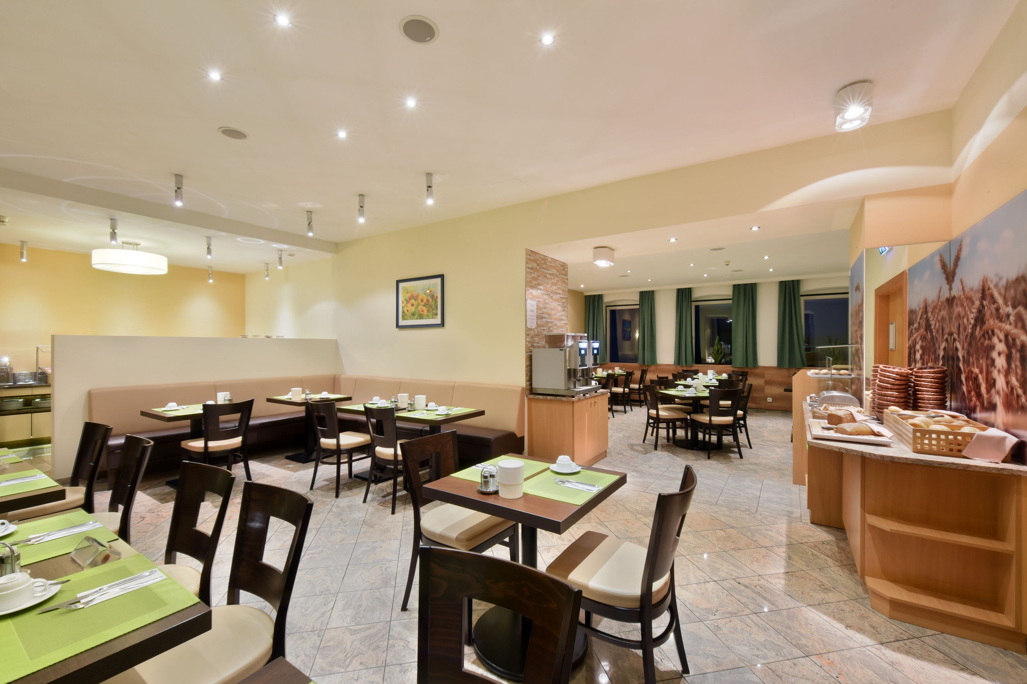 Café da manhã com buffet todos os dias mediante uma taxa