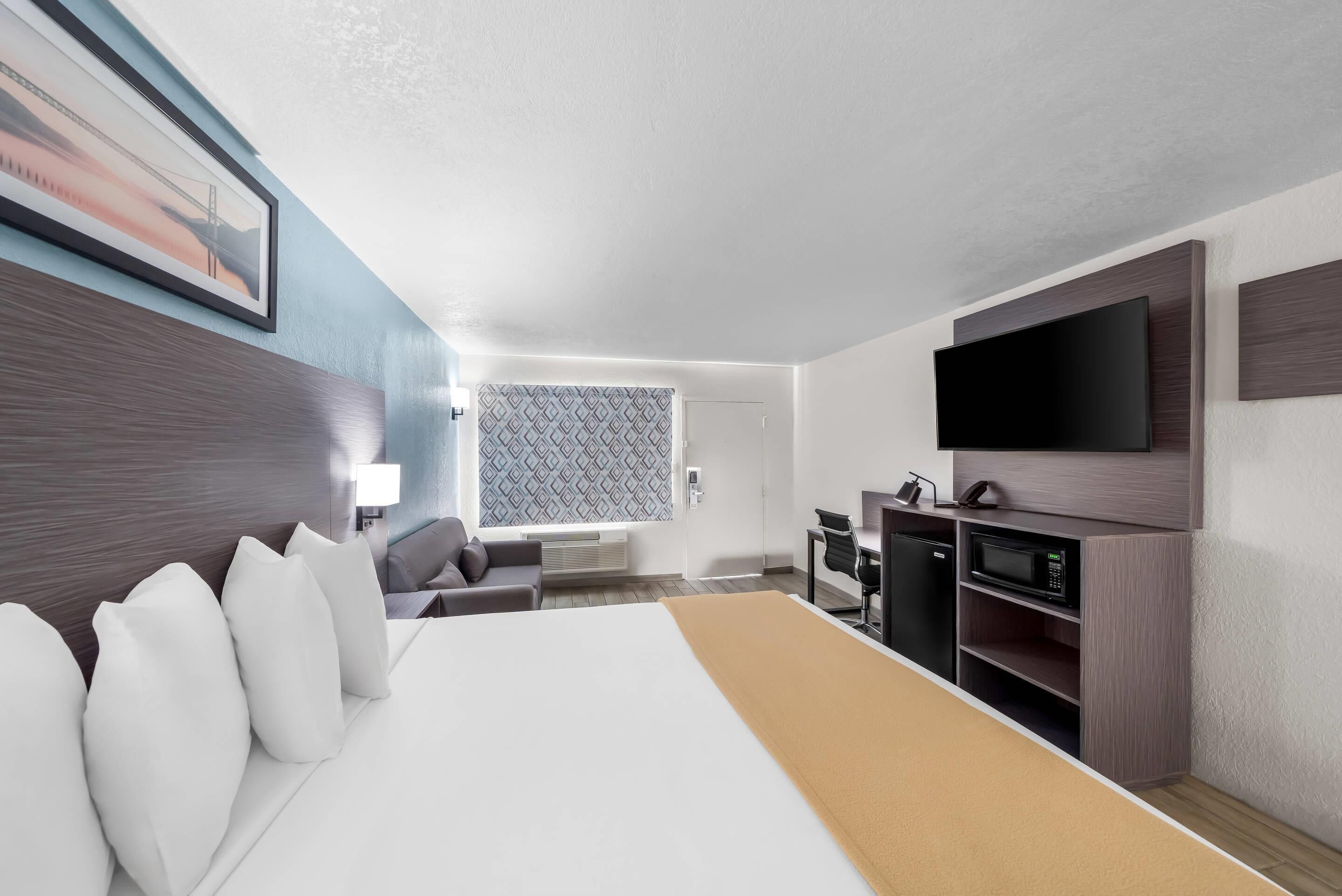 Quarto, 1 cama King, para não fumantes | Ferros/tábuas de passar roupa, Wi-Fi de cortesia, roupa de cama