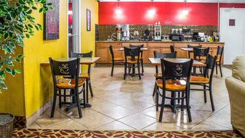 Café da manhã continental grátis