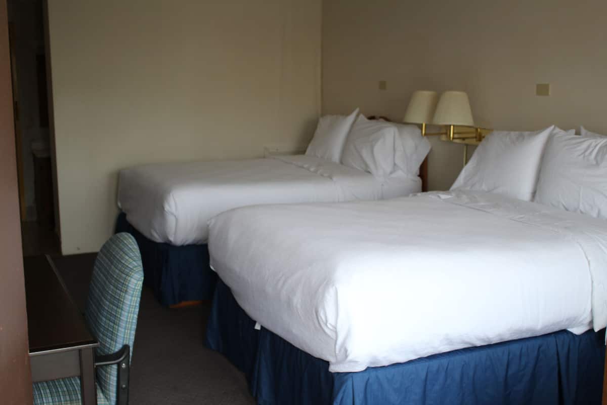 Quarto standard, 2 camas Queen, para não fumantes | Wi-Fi de cortesia, roupa de cama