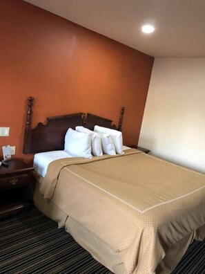 Quarto Individual Básico | Secretária, Wi-fi grátis, roupa de cama fornecida