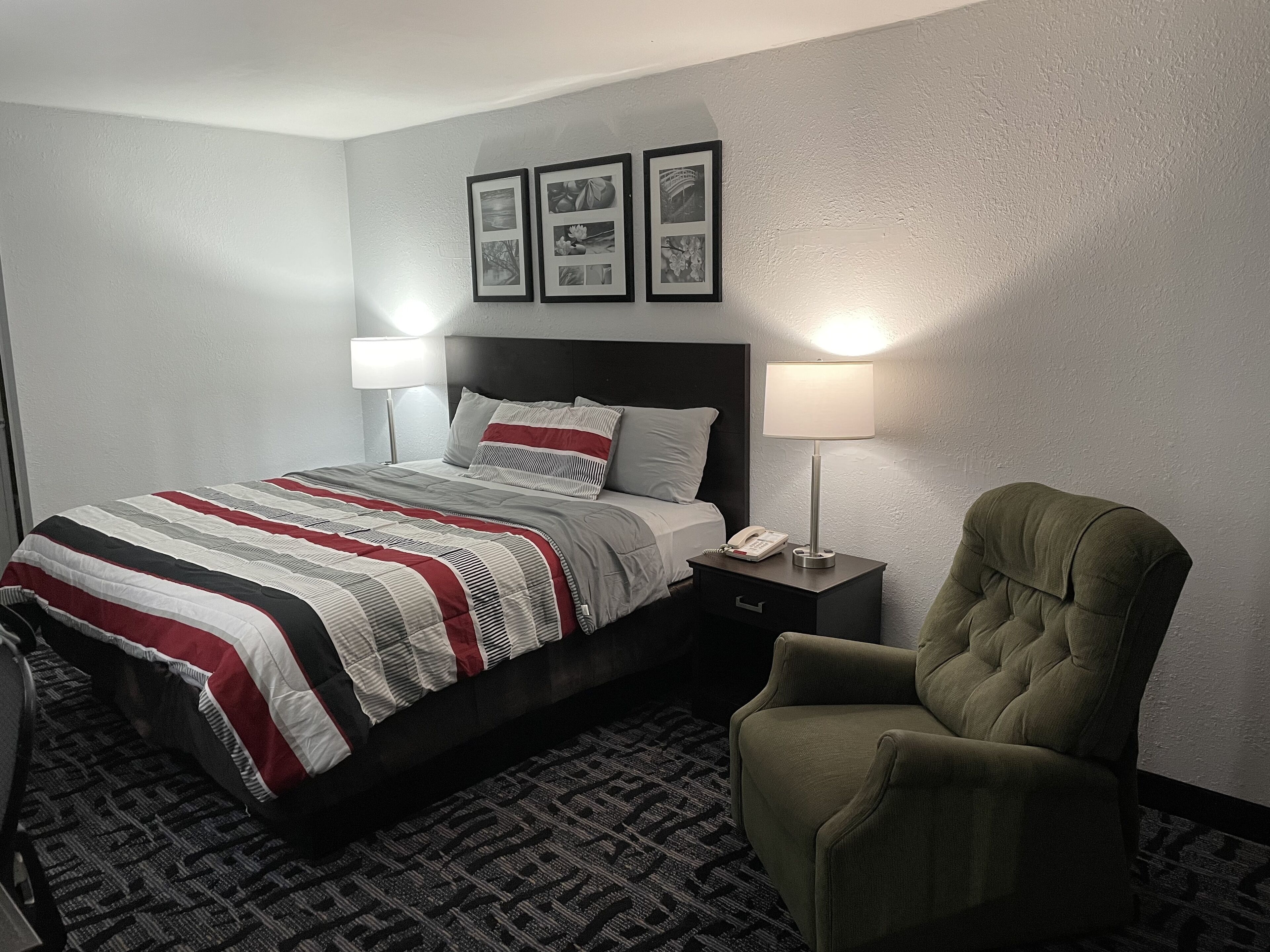 Quarto Standard, 1 cama king-size, não fumadores | Secretária, Wi-fi grátis, roupa de cama fornecida 