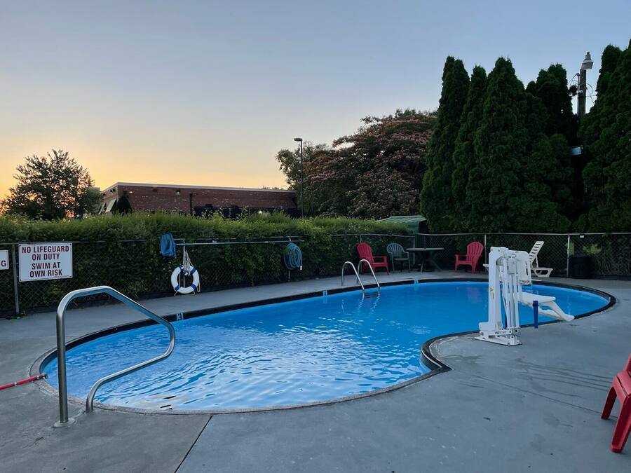 Piscina exterior sazonal