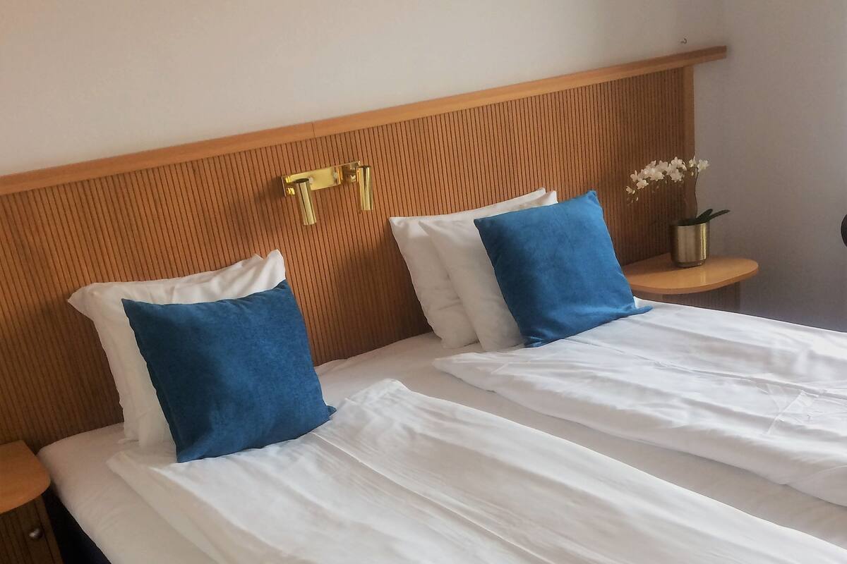 Quarto Duplo ou Twin Standard | Secretária, cortinas/cortinados opacos, quartos insonorizados 