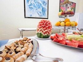 Pequeno-almoço tipo buffet diário incluído 