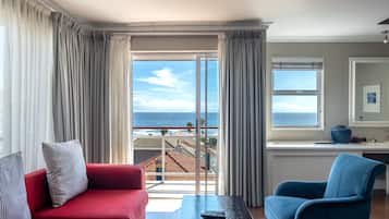 Duplex, vista para o mar | Área de estar | TV LCD