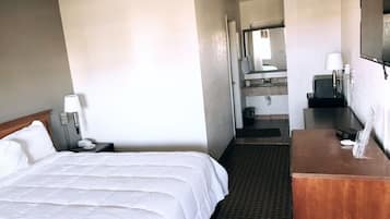Quarto Standard, 1 cama king-size, não fumadores | Secretária, Wi-fi grátis, roupa de cama fornecida, despertadores