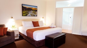 Quarto Executivo | Com decoração personalizada, com mobília individualizada, secretária 