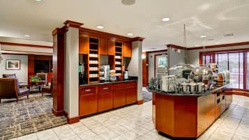 Café da manhã com buffet grátis todos os dias