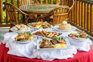 3 restaurantes, almoços servidos 