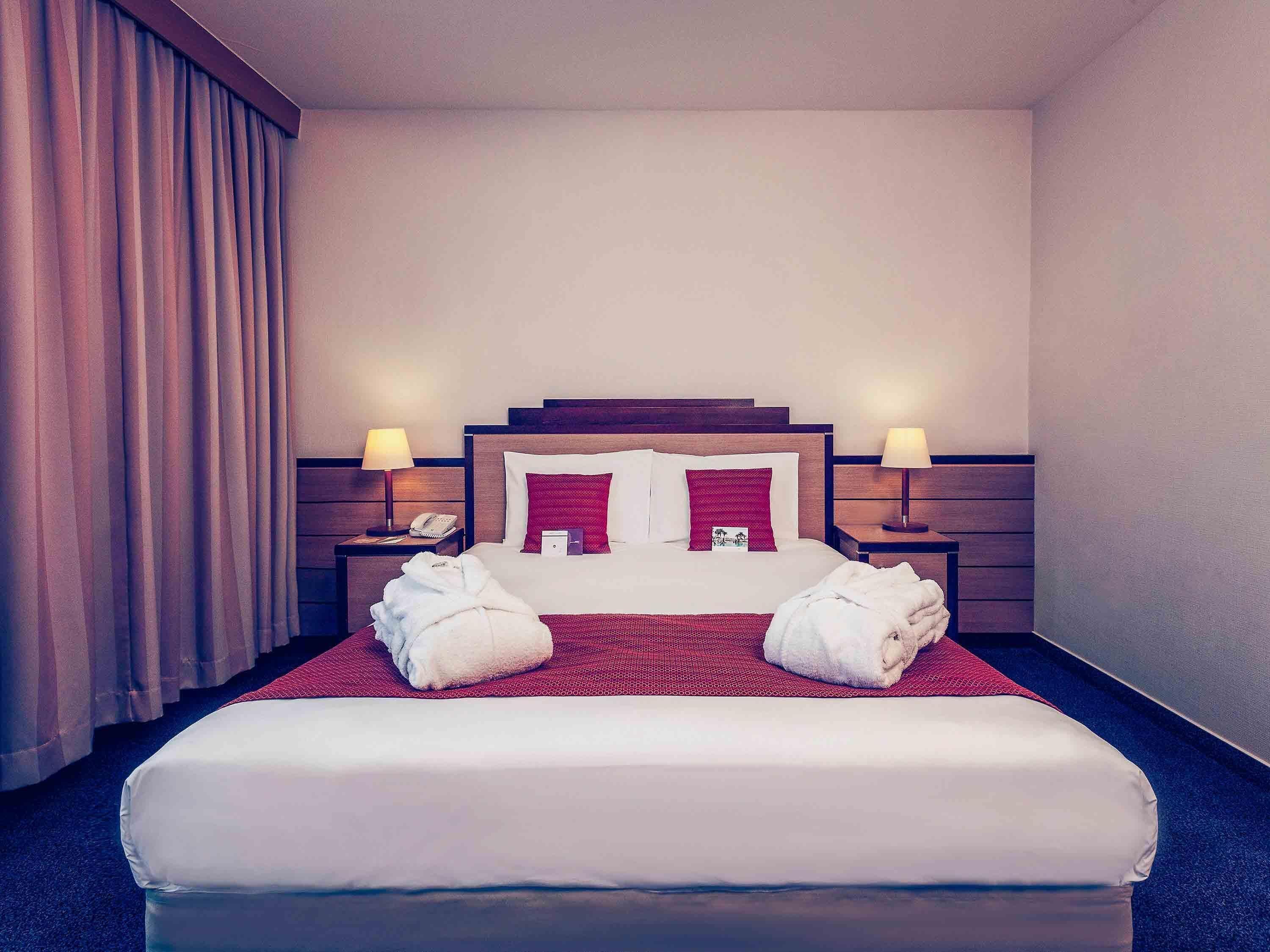 Suite Júnior, 1 cama de casal e sofá-cama, sauna | Roupa hipoalergénica, minibar, cofre no quarto, secretária 