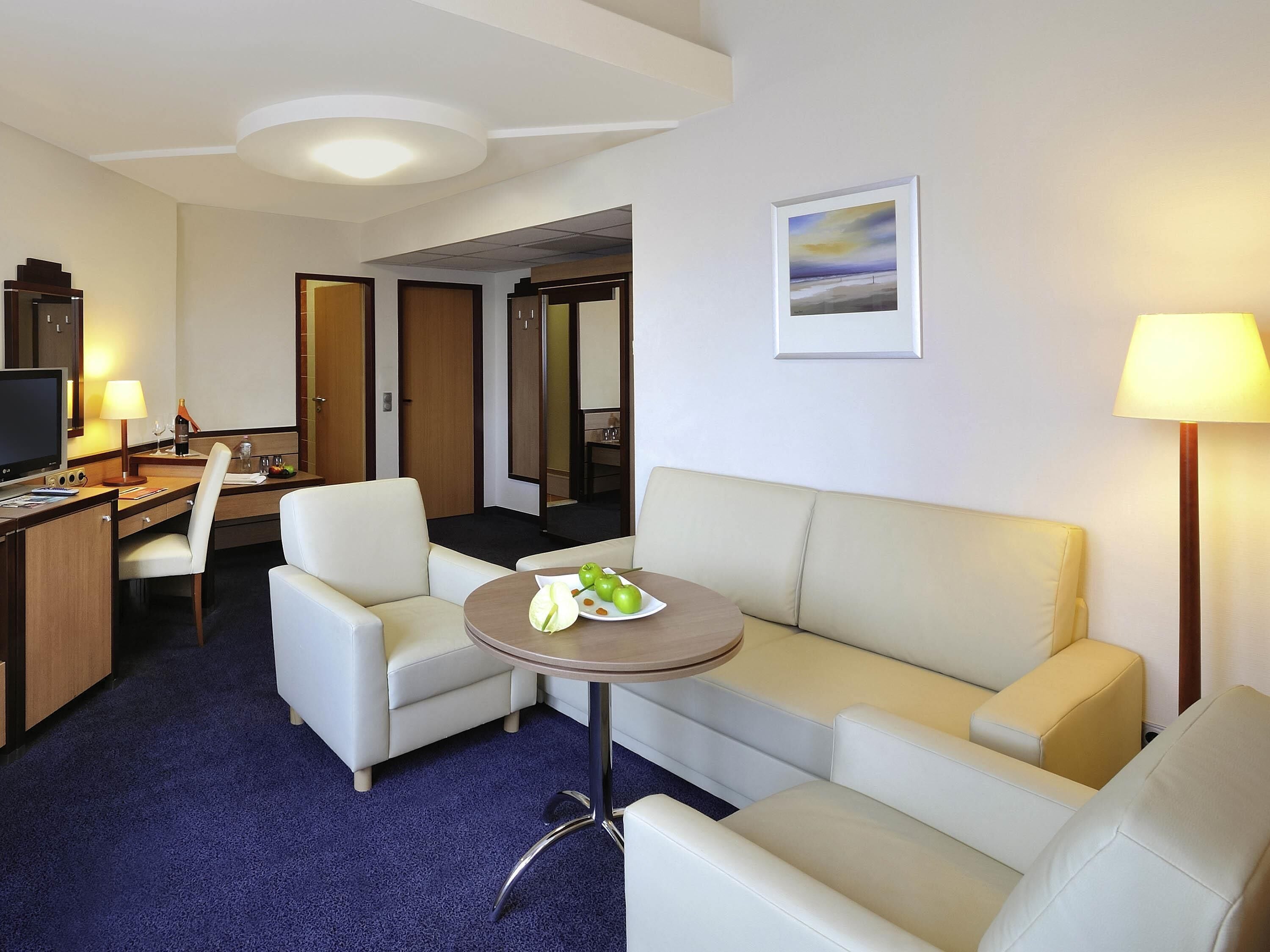 Suite Júnior, 1 cama de casal e sofá-cama, sauna | Roupa hipoalergénica, minibar, cofre no quarto, secretária 