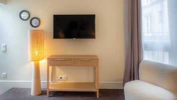 Quarto Deluxe | Sala de estar | Televisor LCD de 30 polegadas com canais digitais, televisor