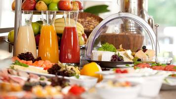 Pequeno-almoço self-service diário (23.50 EUR por pessoa)