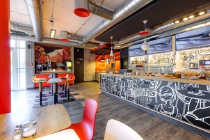 Café da manhã com buffet todos os dias mediante uma taxa