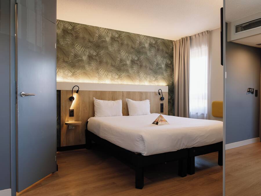 Quarto, 1 cama de casal | Roupa de alta qualidade, cofre no quarto, secretária