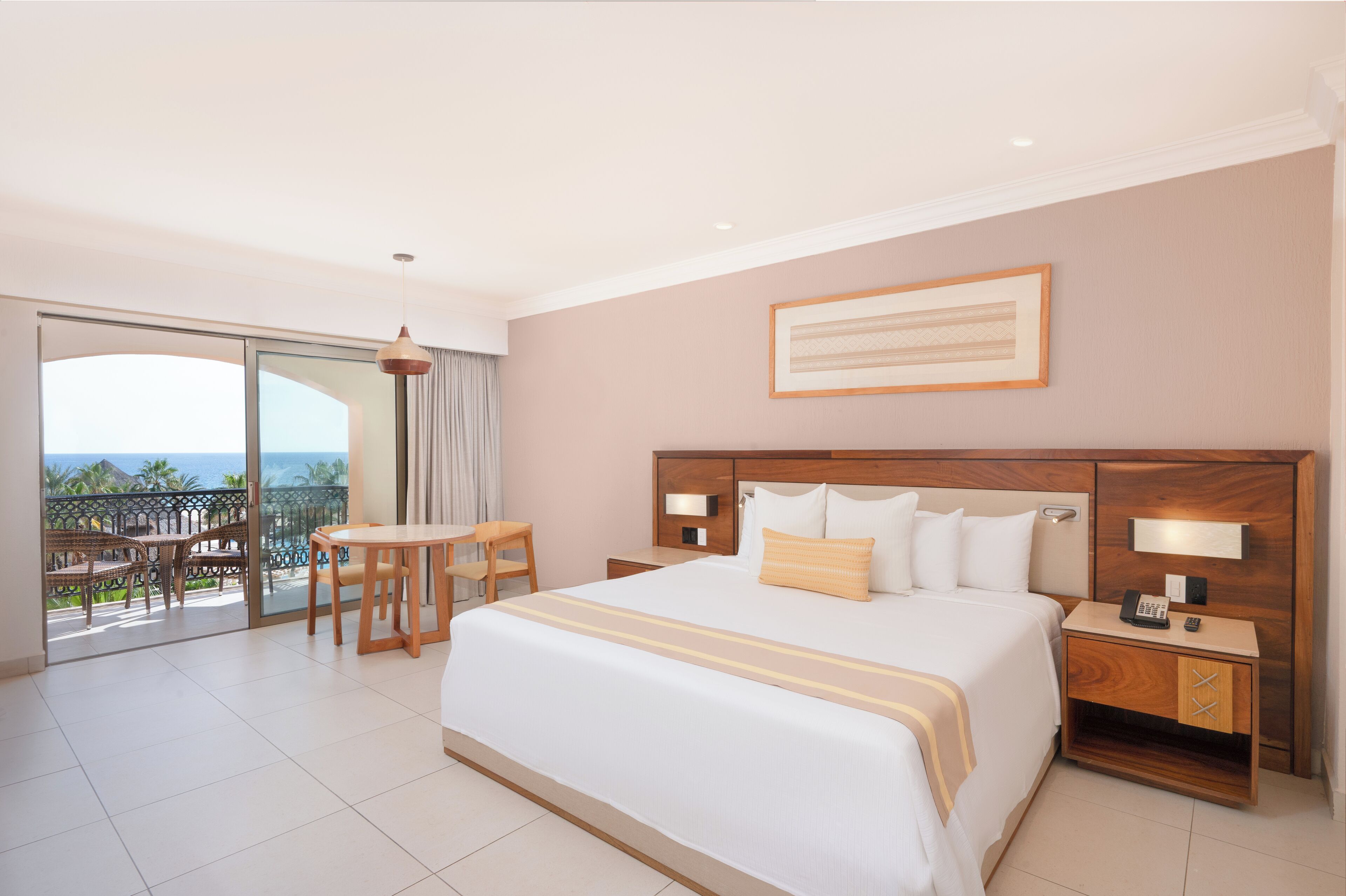 Deluxe Room, Balcony, Ocean View Free Wi-Fi | Frigobar (abastecido com itens grátis), cofres nos quartos, escrivaninha