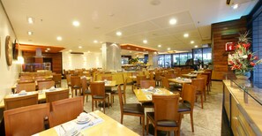 Café da manhã, almoço e jantar