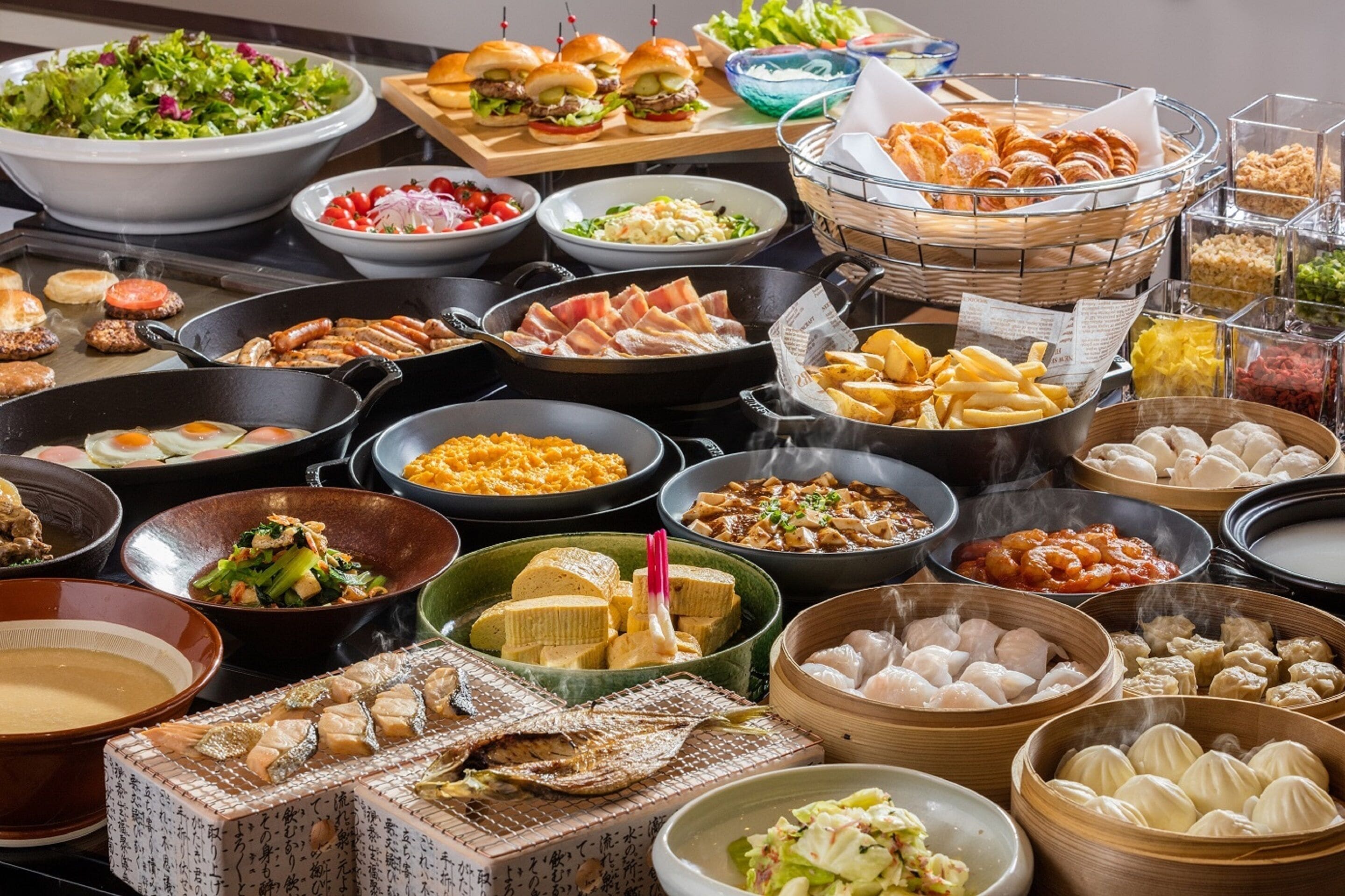 Pequeno-almoço tipo buffet diário (2300 JPY por pessoa) 