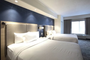 Edredons de pluma, camas com colchões pillow-top, cofres nos quartos