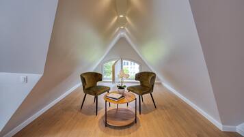 Suíte júnior, 1 cama King | Frigobar, cofres nos quartos, escrivaninha